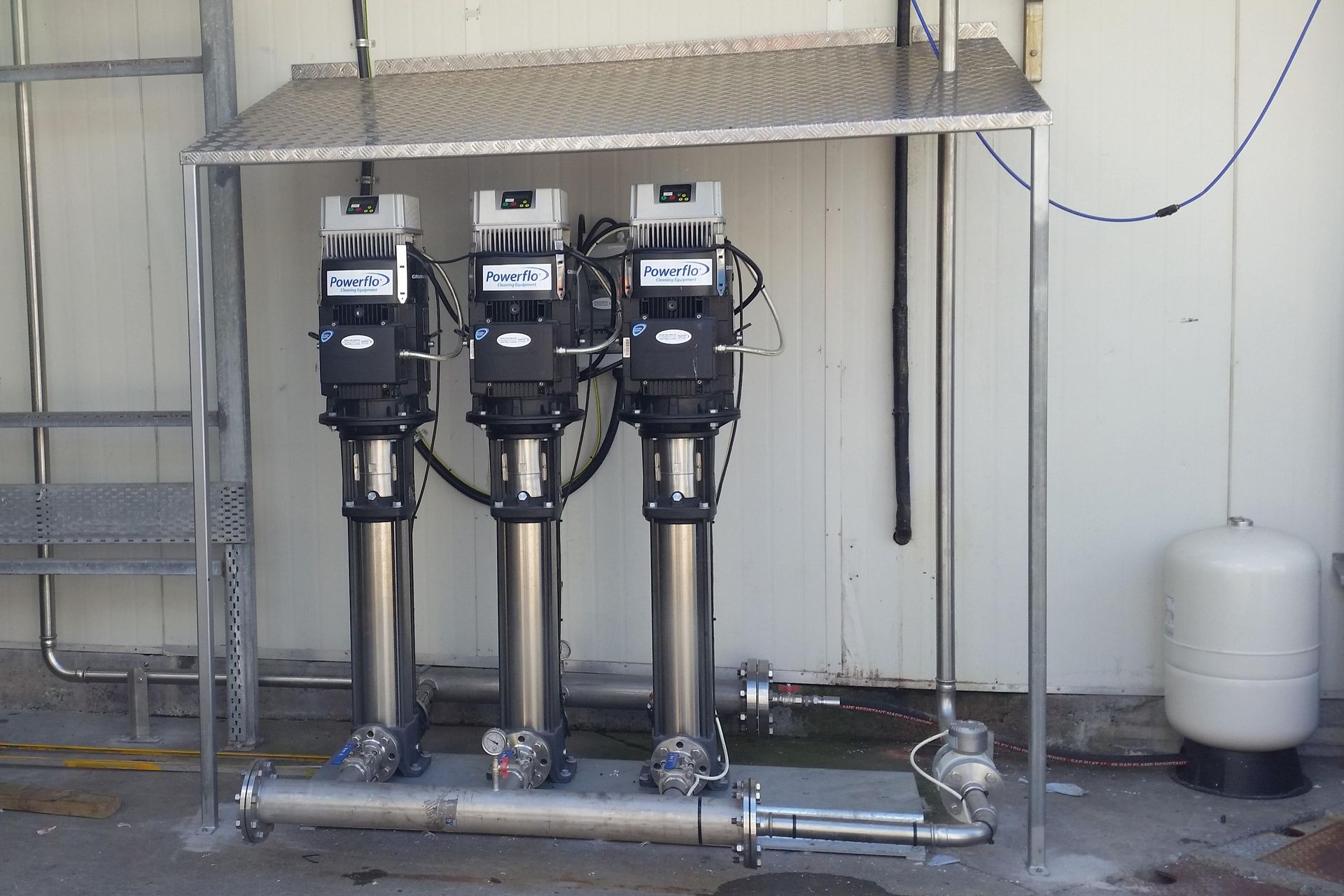 Medium Pressure Wash-Down System | Flow Industries